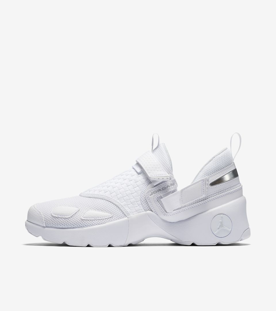 Jordan Trunner LX 'Pure Platinum & White'. Nike SNKRS HU