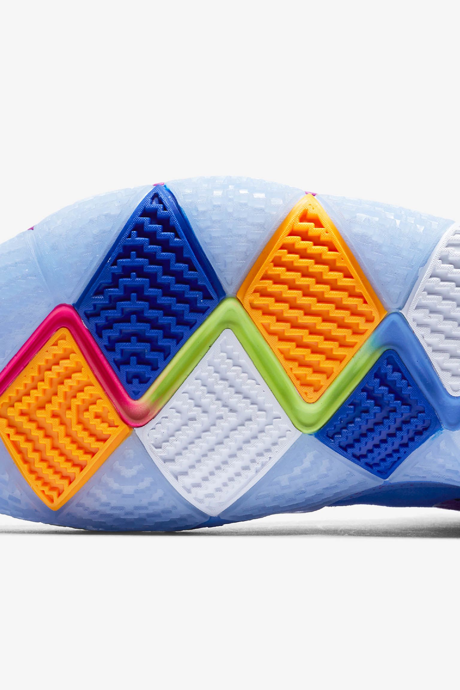 Buty Nike Kyrie 4 „Confetti” – data premiery. Nike⁠+ Launch PL